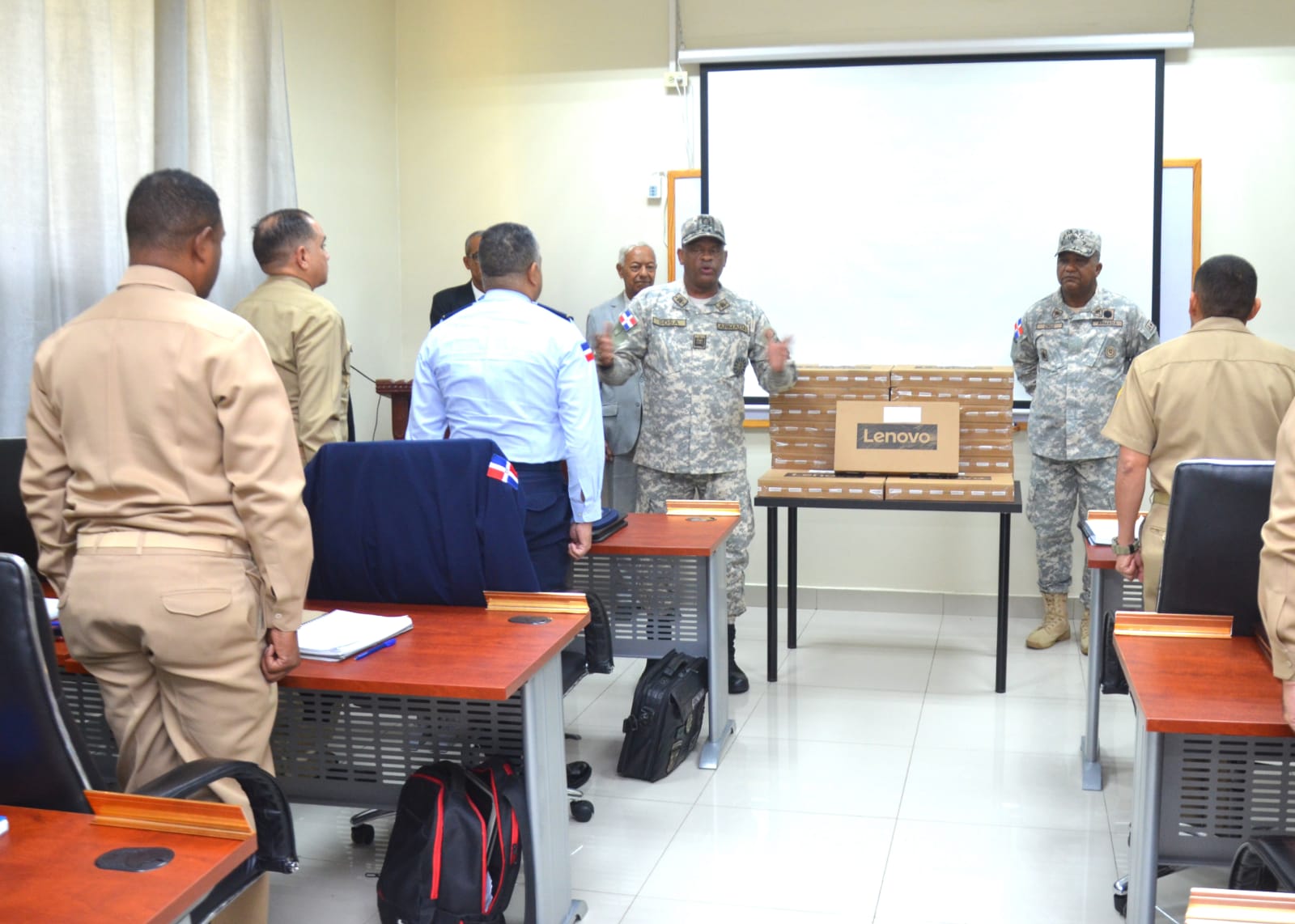 La Armada inicia "Curso Comando y Estado Mayor Naval" - El Peter