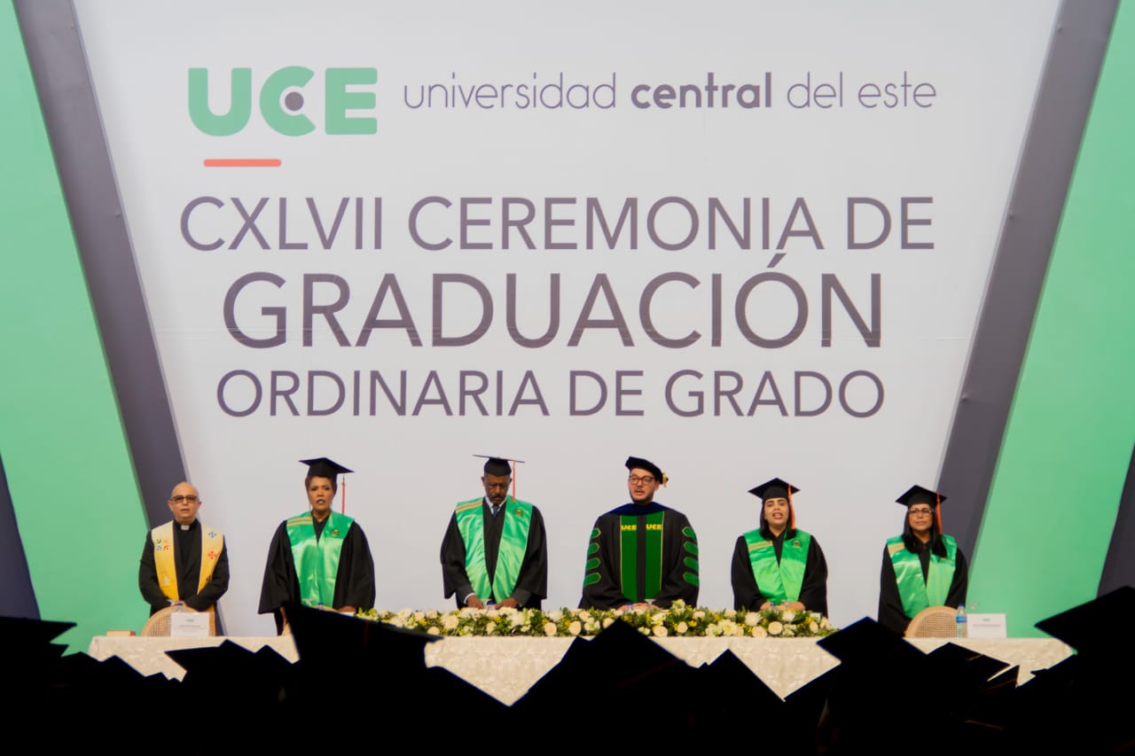 La UCE gradúa 459 nuevos profesionales en su CXLVII Graduación de Grado ...